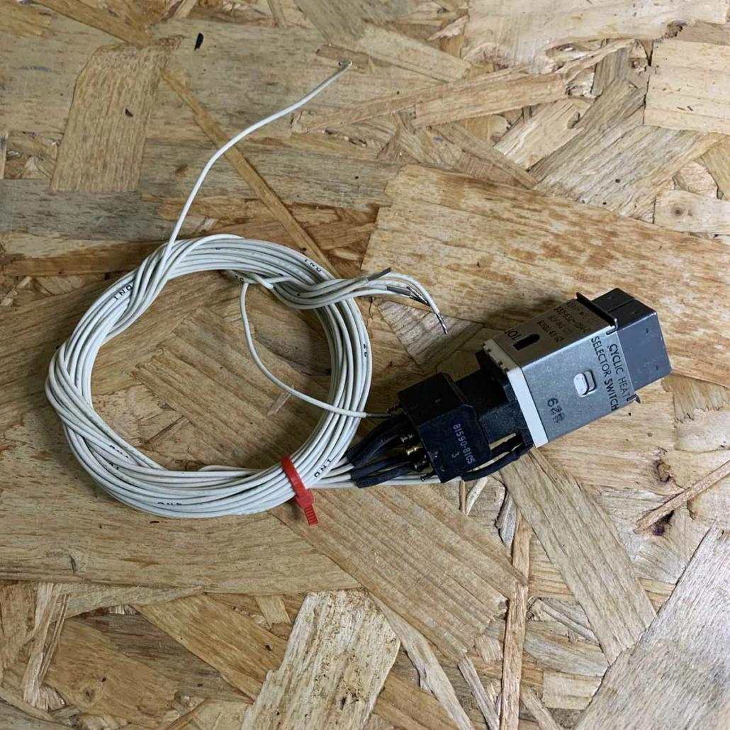 Boeing 747 lighted switch - Aviation Gadgets