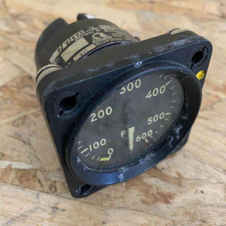 Oil pressure psi indicator - Aviation Gadgets