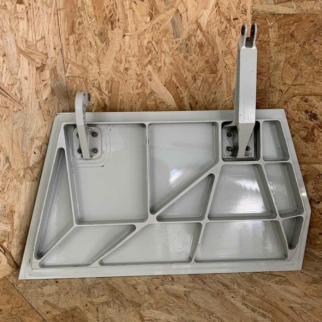 Boeing 737 main landing gear door (outboard) - Aviation Gadgets