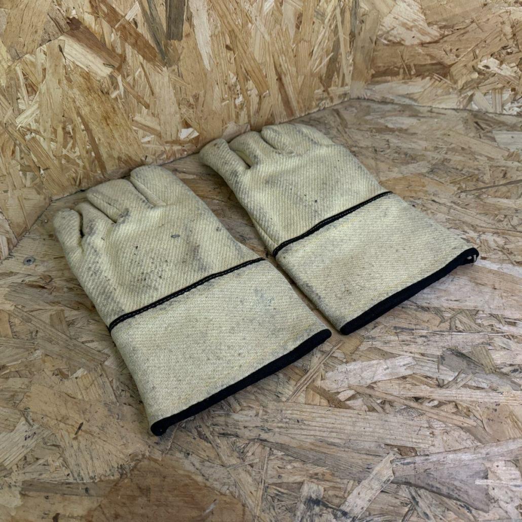 Fire protection gloves - Aviation Gadgets