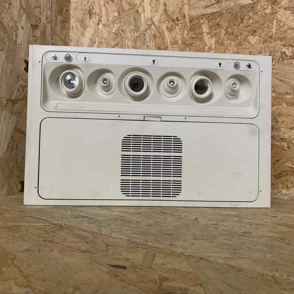 Boeing 737 passenger service unit - Aviation Gadgets