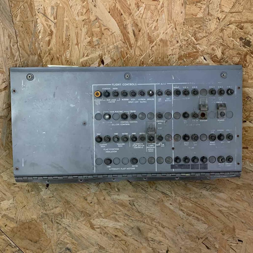 Boeing 727 circuit breaker panel - Aviation Gadgets