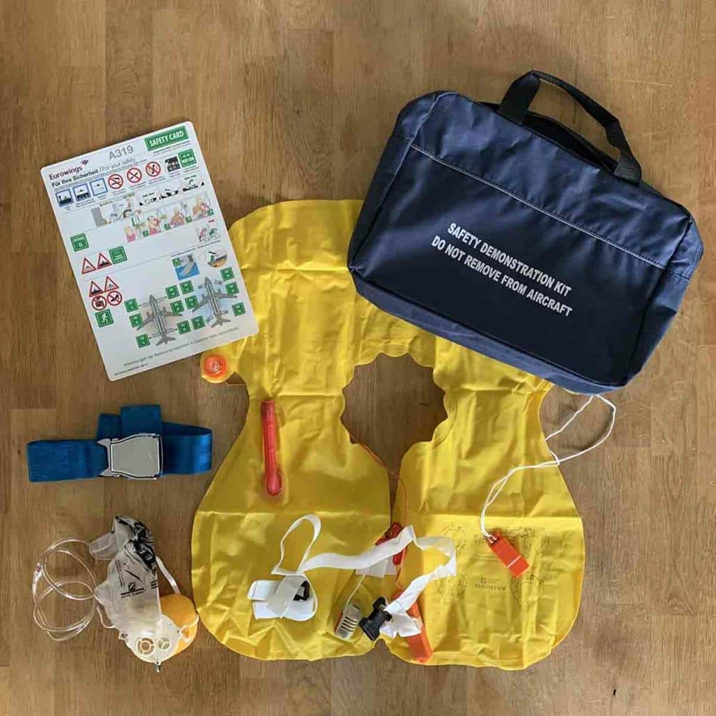 Aircraft safety demonstration kit - Aviation Gadgets