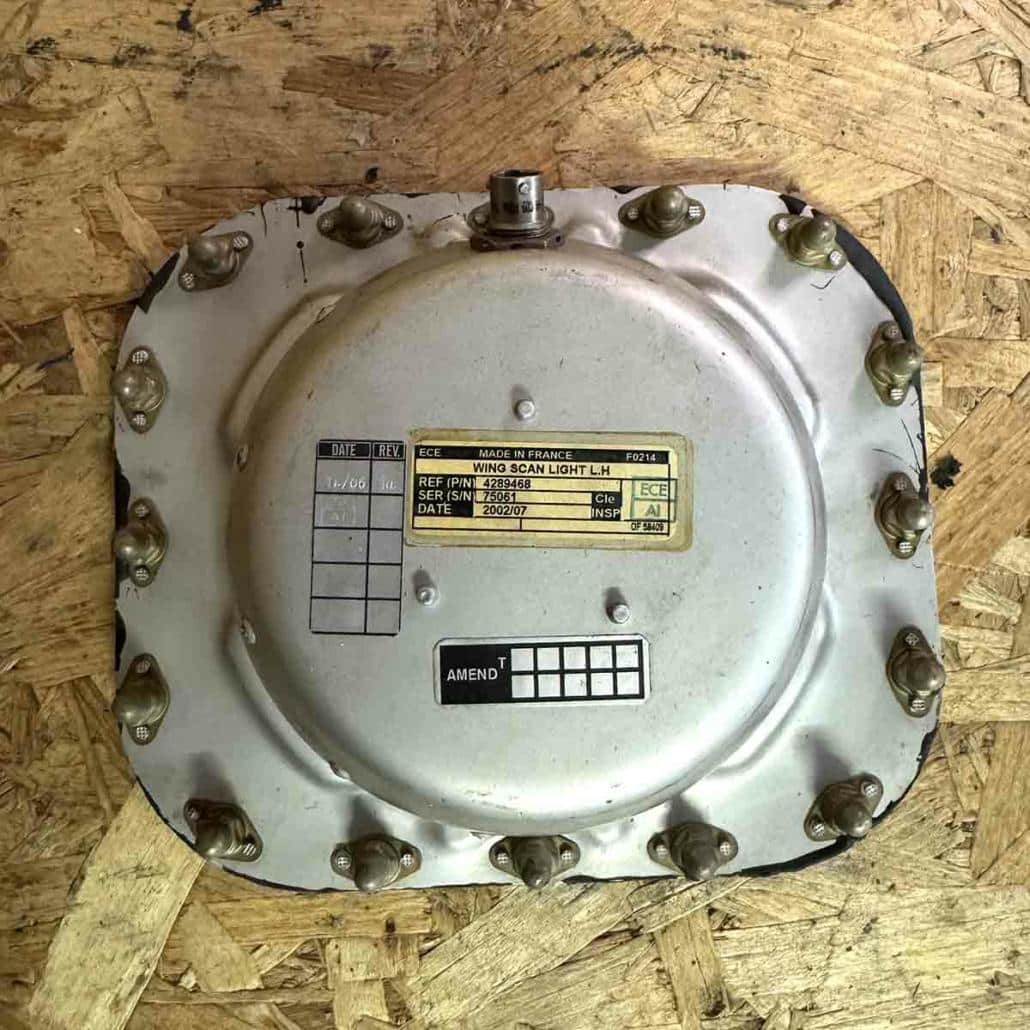 Air France Airbus A340 F-GLZI and F-GLZR wing scan light - Aviation Gadgets