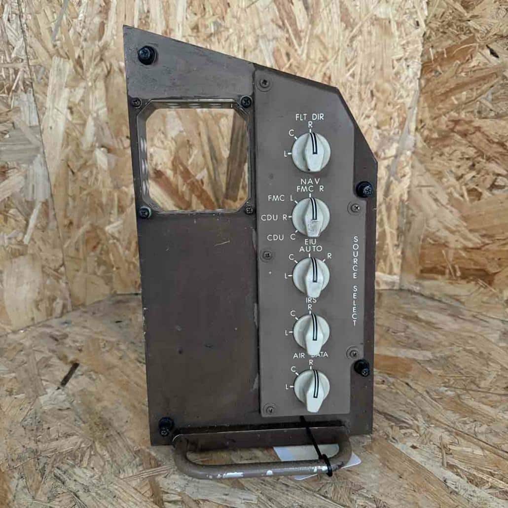 Kuwait Airways Boeing 747 9K-ADE flight director source panel ...