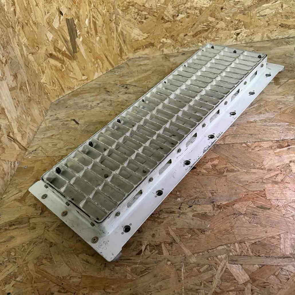 Boeing 737 cargo bay pressure relief panel - Aviation Gadgets