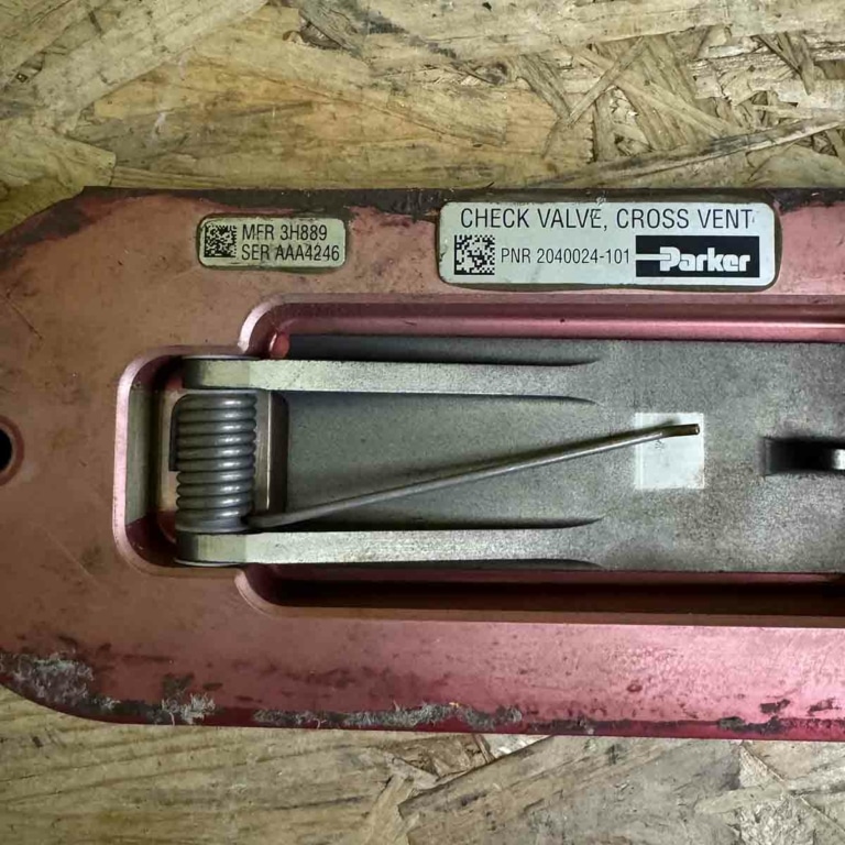 TUI Boeing 737 D-AHXE check valve, cross vent - Aviation Gadgets