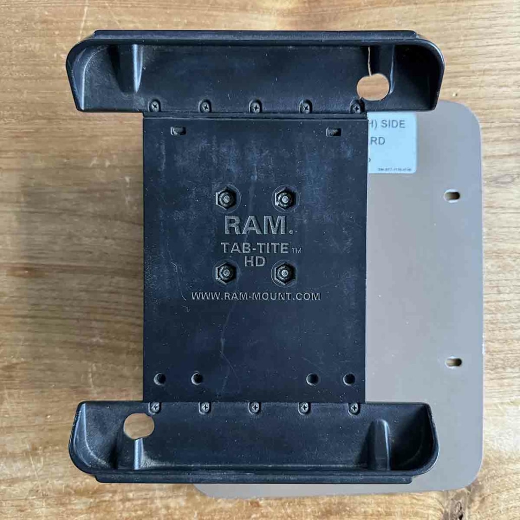 Virgin Australia Boeing 777 VH-VPD cockpit iPad mount - Aviation Gadgets