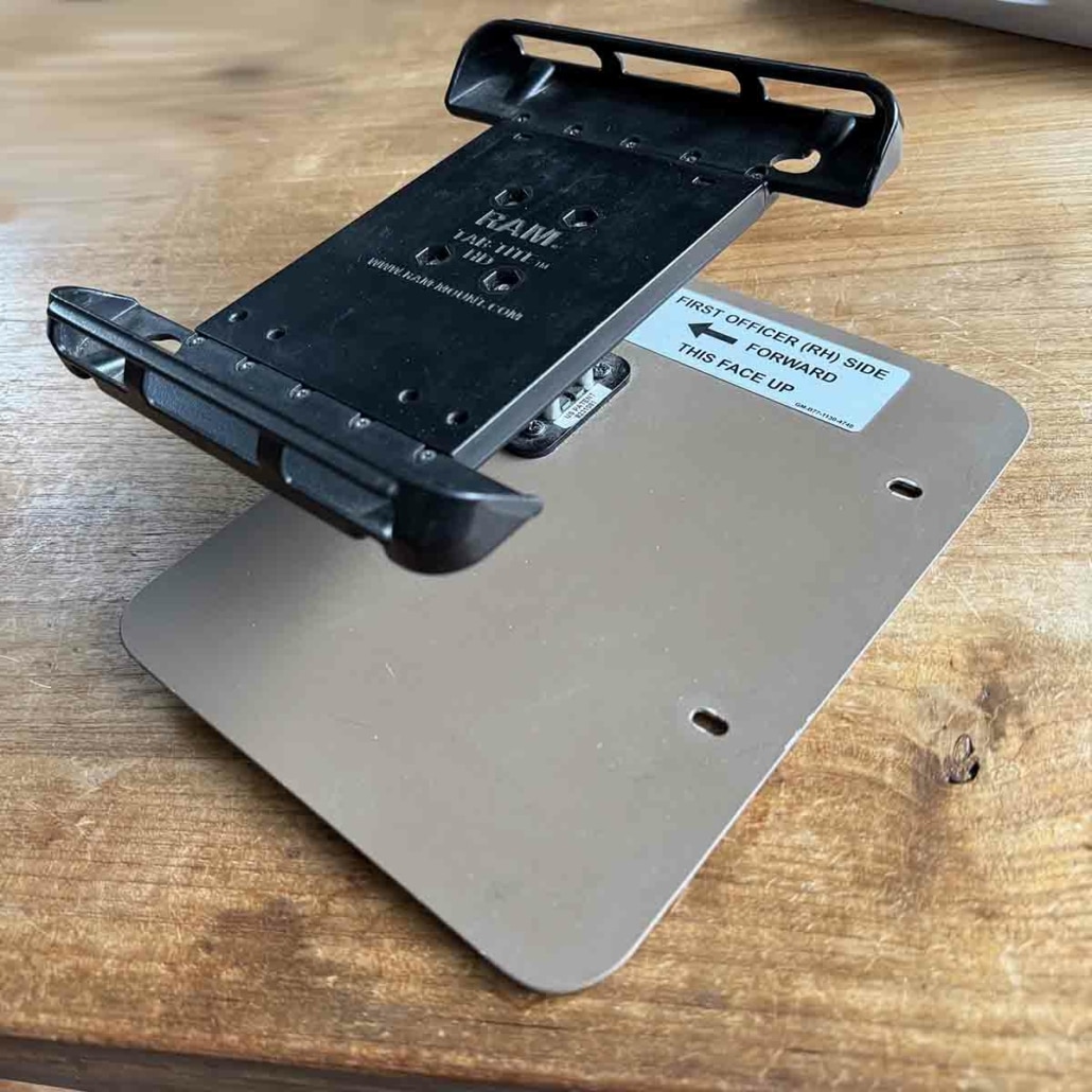 Virgin Australia Boeing 777 VH-VPD cockpit iPad mount - Aviation Gadgets