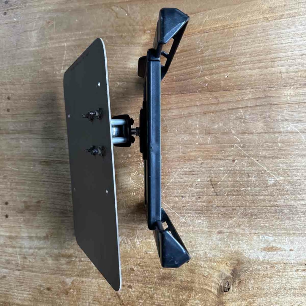 Virgin Australia Boeing 777 VH-VPD cockpit iPad mount - Aviation Gadgets