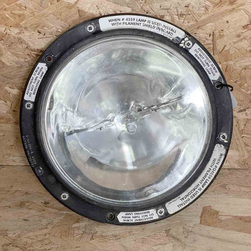 TUI Boeing 737 D-AHXF landing light - Aviation Gadgets