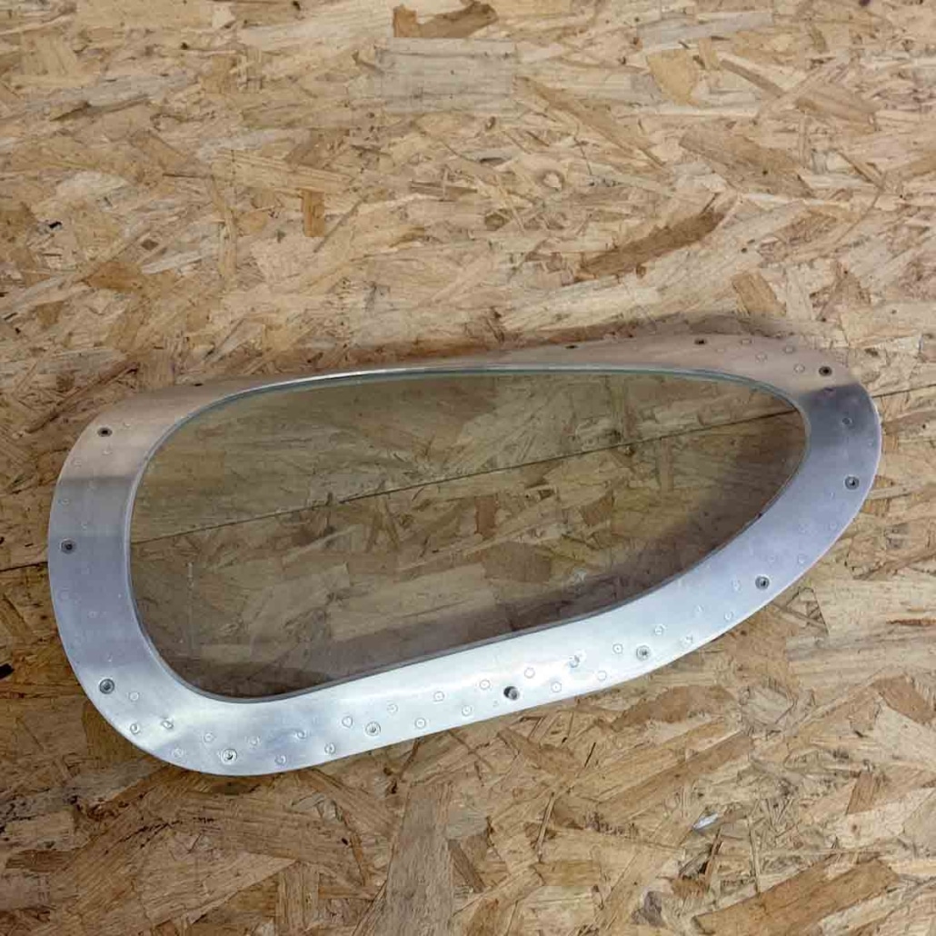 Boeing 737 landing light lens - Aviation Gadgets