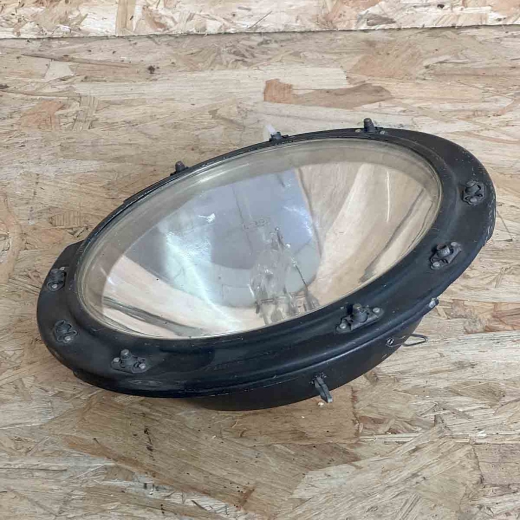 KLM Boeing 747 PH-BFR landing light - Aviation Gadgets